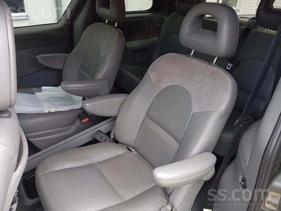 Brūns Chrysler Voyager 2006 Rīga, ar dzinēja tilpumu 2.80 L un nobraukumu 198 tūkst. km par 1995 €, foto 10 vietnē AUTOMOTO.COM.LV