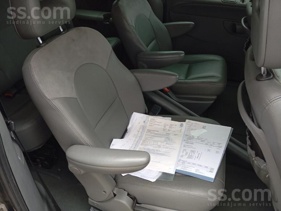 Brūns Chrysler Voyager 2006 Rīga, ar dzinēja tilpumu 2.80 L un nobraukumu 198 tūkst. km par 1995 €, foto 12 vietnē AUTOMOTO.COM.LV