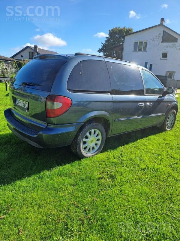 Zaļš Chrysler Voyager 2001 Tukums, ar dzinēja tilpumu 2.50 L un nobraukumu 270 tūkst. km par 2600 €, foto 4 vietnē AUTOMOTO.COM.LV