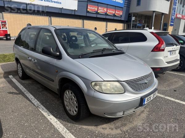 Chrysler Voyager 2004 in Riga on AUTOMOTO.COM.LV Grey Chrysler Voyager 2004 in Riga, with an engine capacity of 2.40 L and mileage of 0 thousand km for 990 €, photo 1 on AUTOMOTO.COM.LV