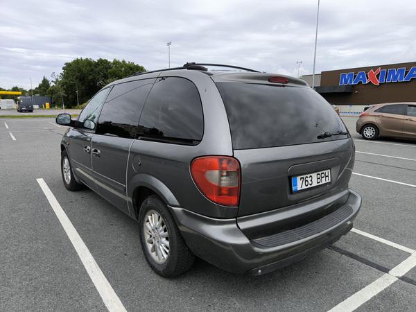 Pelēks Chrysler Voyager 2007 Tallina, ar dzinēja tilpumu 2.50 L un nobraukumu 216 tūkst. km par 1700 €, foto 3 vietnē AUTOMOTO.COM.LV