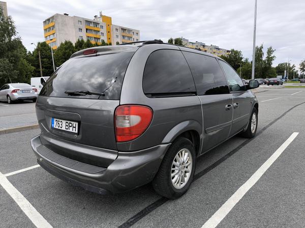 Pelēks Chrysler Voyager 2007 Tallina, ar dzinēja tilpumu 2.50 L un nobraukumu 216 tūkst. km par 1700 €, foto 5 vietnē AUTOMOTO.COM.LV