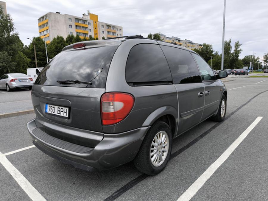 Pelēks Chrysler Voyager 2007 Tallina, ar dzinēja tilpumu 2.50 L un nobraukumu 216 tūkst. km par 1700 €, foto 6 vietnē AUTOMOTO.COM.LV
