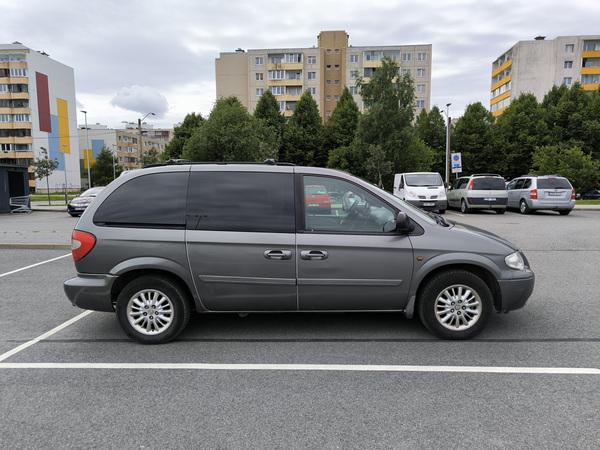 Pelēks Chrysler Voyager 2007 Tallina, ar dzinēja tilpumu 2.50 L un nobraukumu 216 tūkst. km par 1700 €, foto 6 vietnē AUTOMOTO.COM.LV
