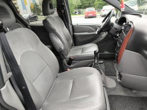 Pelēks Chrysler Voyager 2007 Tallina, ar dzinēja tilpumu 2.50 L un nobraukumu 216 tūkst. km par 1700 €, foto 10 vietnē AUTOMOTO.COM.LV
