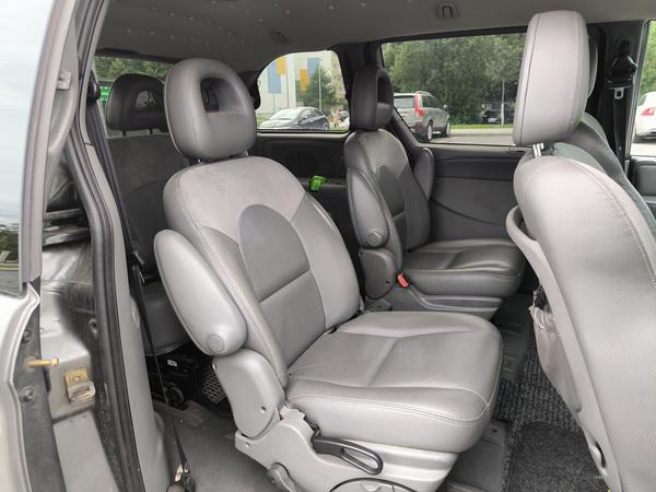 Pelēks Chrysler Voyager 2007 Tallina, ar dzinēja tilpumu 2.50 L un nobraukumu 216 tūkst. km par 1700 €, foto 10 vietnē AUTOMOTO.COM.LV