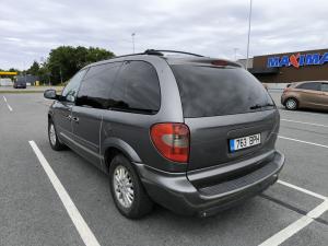 Pelēks Chrysler Voyager 2007 Tallina, ar dzinēja tilpumu 2.50 L un nobraukumu 216 tūkst. km par 1700 €, foto 18 vietnē AUTOMOTO.COM.LV