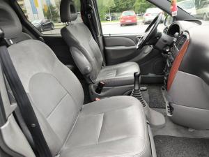 Pelēks Chrysler Voyager 2007 Tallina, ar dzinēja tilpumu 2.50 L un nobraukumu 216 tūkst. km par 1700 €, foto 24 vietnē AUTOMOTO.COM.LV