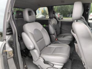 Pelēks Chrysler Voyager 2007 Tallina, ar dzinēja tilpumu 2.50 L un nobraukumu 216 tūkst. km par 1700 €, foto 25 vietnē AUTOMOTO.COM.LV