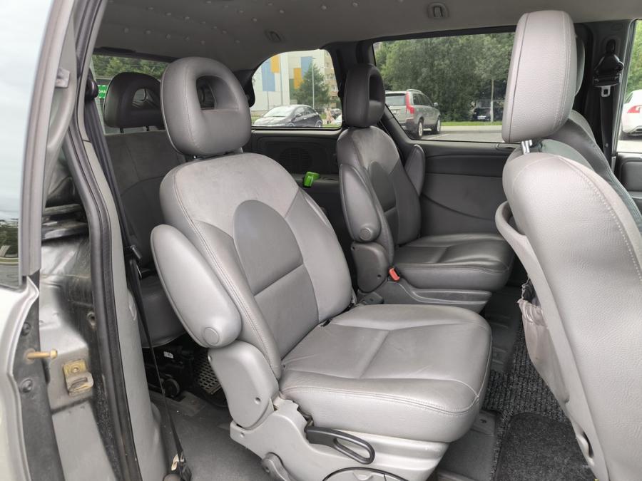 Pelēks Chrysler Voyager 2007 Tallina, ar dzinēja tilpumu 2.50 L un nobraukumu 216 tūkst. km par 1700 €, foto 25 vietnē AUTOMOTO.COM.LV