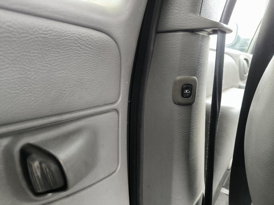 Pelēks Chrysler Voyager 2007 Tallina, ar dzinēja tilpumu 2.50 L un nobraukumu 216 tūkst. km par 1700 €, foto 27 vietnē AUTOMOTO.COM.LV