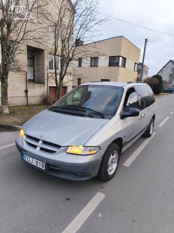 Grey Chrysler Voyager 2000 in Kaunas, with an engine capacity of 2.50 L and mileage of 166 thousand km for 550 €, photo 1 on AUTOMOTO.COM.LV