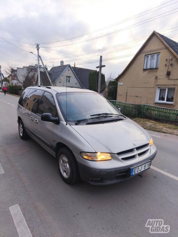 Grey Chrysler Voyager 2000 in Kaunas, with an engine capacity of 2.50 L and mileage of 166 thousand km for 550 €, photo 3 on AUTOMOTO.COM.LV