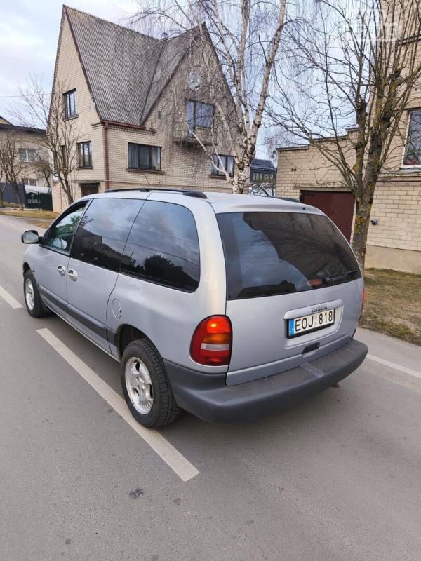 Grey Chrysler Voyager 2000 in Kaunas, with an engine capacity of 2.50 L and mileage of 166 thousand km for 550 €, photo 5 on AUTOMOTO.COM.LV