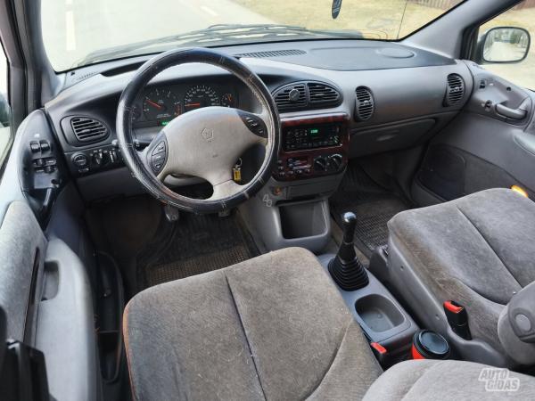Grey Chrysler Voyager 2000 in Kaunas, with an engine capacity of 2.50 L and mileage of 166 thousand km for 550 €, photo 6 on AUTOMOTO.COM.LV