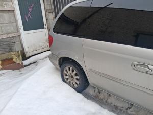 Pelēks Chrysler Voyager 2001 Naujoji Akmenė, ar dzinēja tilpumu 3.30 L un nobraukumu 330 tūkst. km par 900 €, foto 4 vietnē AUTOMOTO.COM.LV