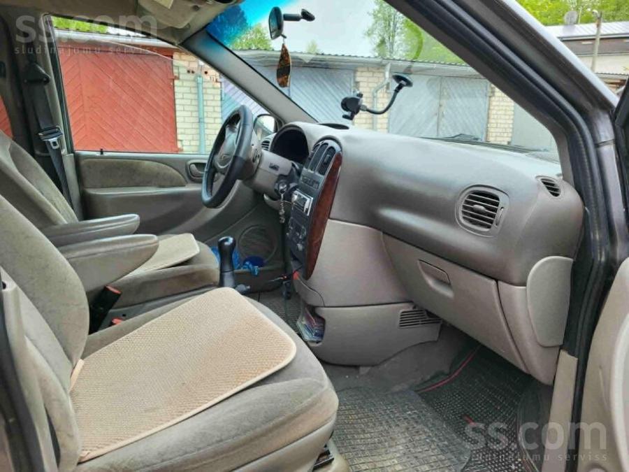 Pelēks Chrysler Voyager 2003 Talsi, ar dzinēja tilpumu 2.50 L un nobraukumu 360 tūkst. km par 1100 €, foto 3 vietnē AUTOMOTO.COM.LV
