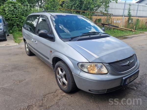 Grey Chrysler Voyager 2003 in Riga, with an engine capacity of 2.50 L and mileage of 288 thousand km for 900 €, photo 2 on AUTOMOTO.COM.LV