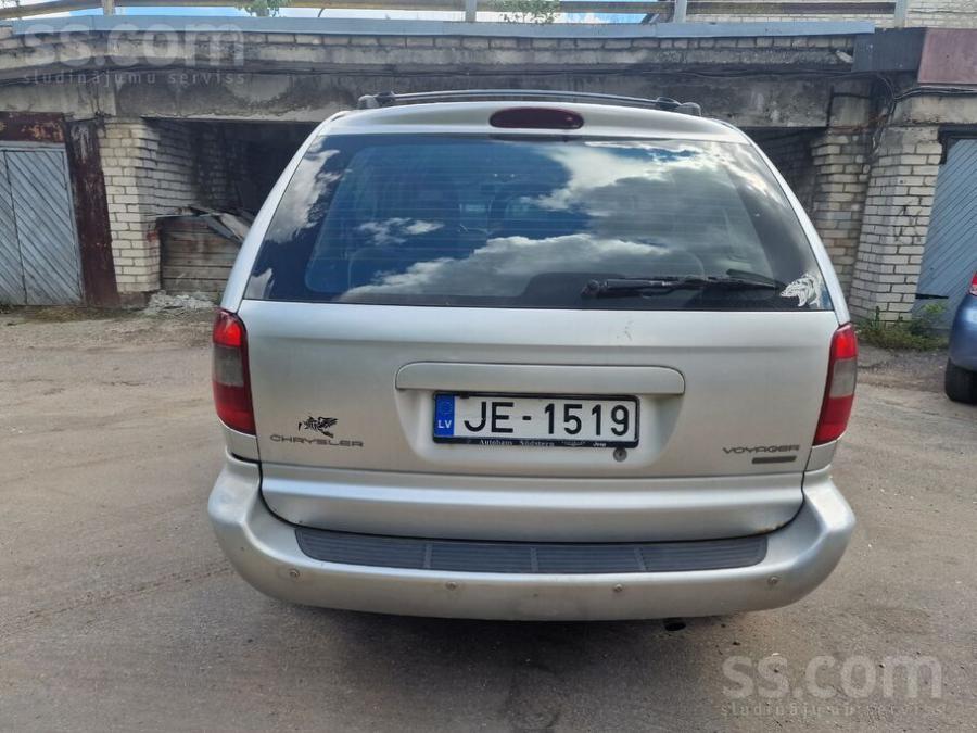 Pelēks Chrysler Voyager 2003 Rīga, ar dzinēja tilpumu 2.50 L un nobraukumu 288 tūkst. km par 900 €, foto 5 vietnē AUTOMOTO.COM.LV