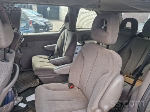 Pelēks Chrysler Voyager 2003 Rīga, ar dzinēja tilpumu 2.50 L un nobraukumu 288 tūkst. km par 900 €, foto 8 vietnē AUTOMOTO.COM.LV
