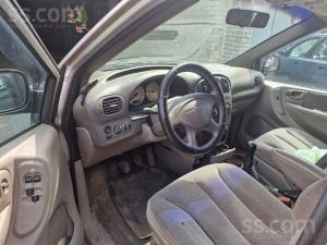 Pelēks Chrysler Voyager 2003 Rīga, ar dzinēja tilpumu 2.50 L un nobraukumu 288 tūkst. km par 900 €, foto 9 vietnē AUTOMOTO.COM.LV