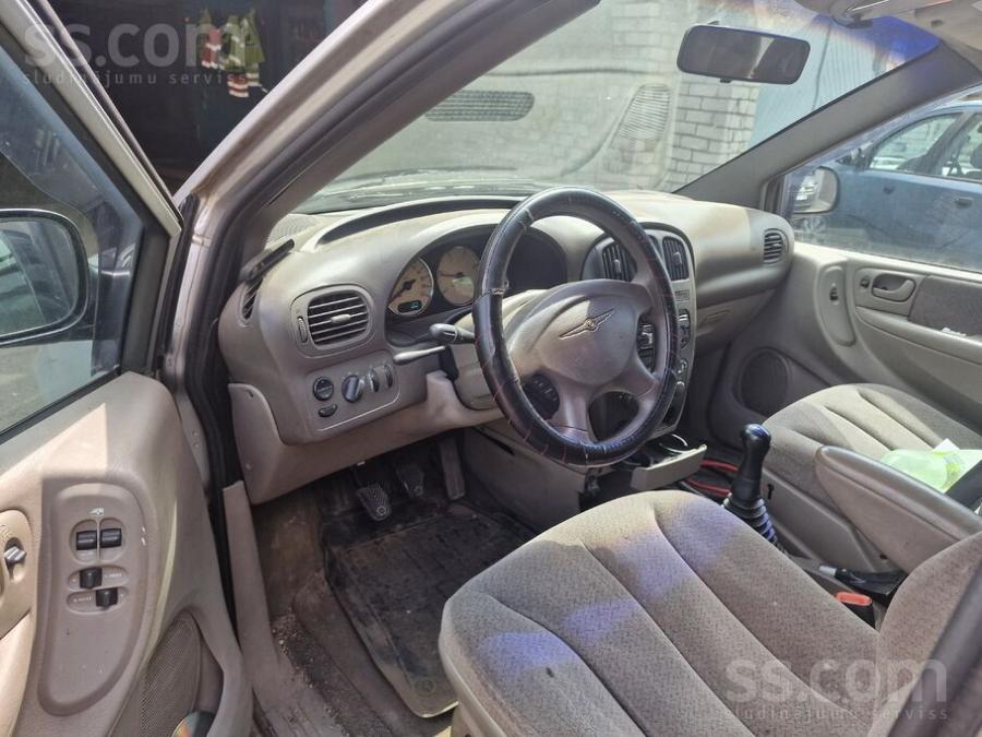 Pelēks Chrysler Voyager 2003 Rīga, ar dzinēja tilpumu 2.50 L un nobraukumu 288 tūkst. km par 900 €, foto 9 vietnē AUTOMOTO.COM.LV