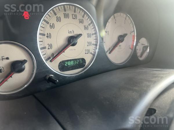Pelēks Chrysler Voyager 2003 Rīga, ar dzinēja tilpumu 2.50 L un nobraukumu 288 tūkst. km par 1450 €, foto 8 vietnē AUTOMOTO.COM.LV