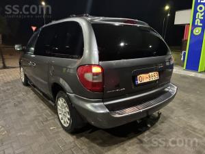 Pelēks Chrysler Voyager 2003 Rīga, ar dzinēja tilpumu 2.50 L un nobraukumu 342 tūkst. km par 1100 €, foto 4 vietnē AUTOMOTO.COM.LV