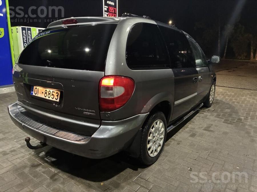 Pelēks Chrysler Voyager 2003 Rīga, ar dzinēja tilpumu 2.50 L un nobraukumu 342 tūkst. km par 1100 €, foto 5 vietnē AUTOMOTO.COM.LV