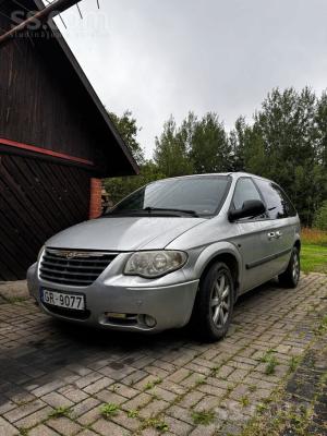 Grey Chrysler Voyager 2004 in Balvi, with an engine capacity of 2.80 L and mileage of 188 thousand km for 6990 €, photo 2 on AUTOMOTO.COM.LV