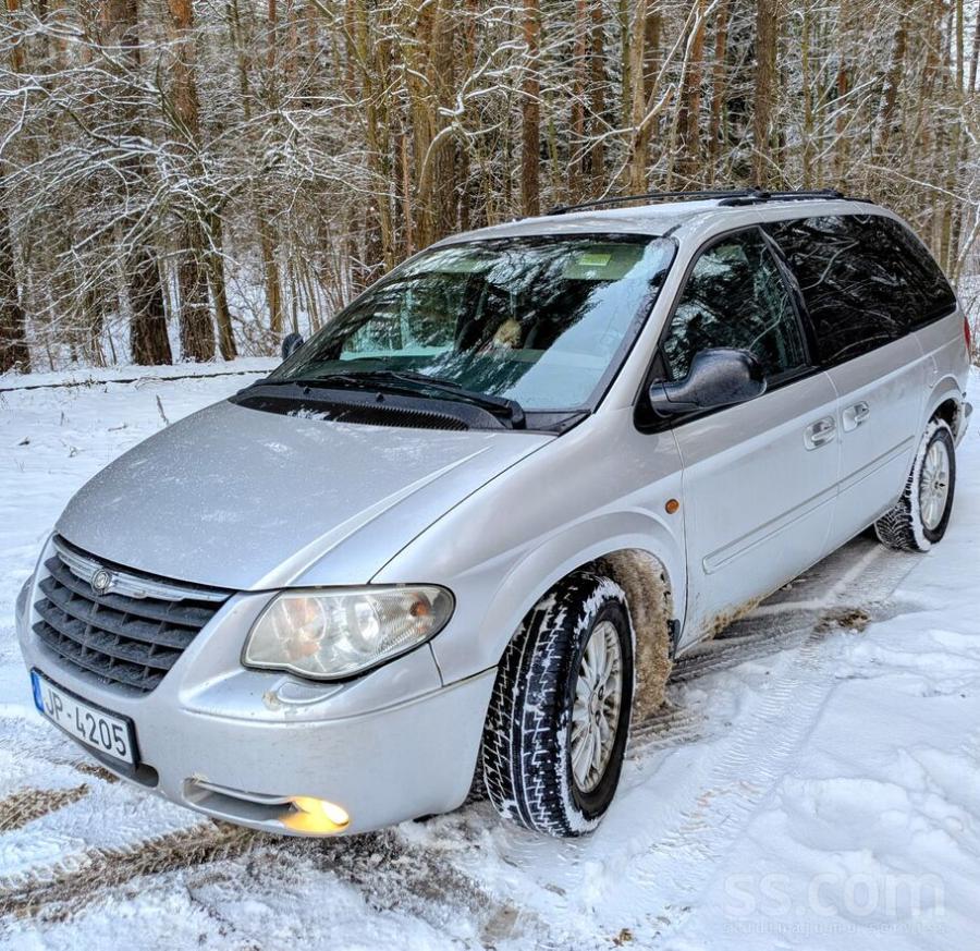 Grey Chrysler Voyager 2004 in Tukums, with an engine capacity of 2.80 L and mileage of 297 thousand km for 1100 €, photo 3 on AUTOMOTO.COM.LV