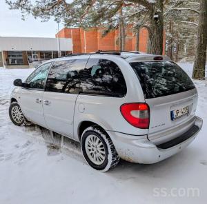 Grey Chrysler Voyager 2004 in Tukums, with an engine capacity of 2.80 L and mileage of 297 thousand km for 1100 €, photo 5 on AUTOMOTO.COM.LV