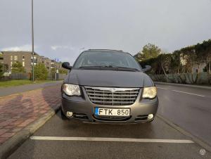 Grey Chrysler Voyager 2004 in Palanga, with an engine capacity of 2.50 L and mileage of 298 thousand km for 600 €, photo 2 on AUTOMOTO.COM.LV