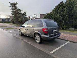 Grey Chrysler Voyager 2004 in Palanga, with an engine capacity of 2.50 L and mileage of 298 thousand km for 600 €, photo 4 on AUTOMOTO.COM.LV