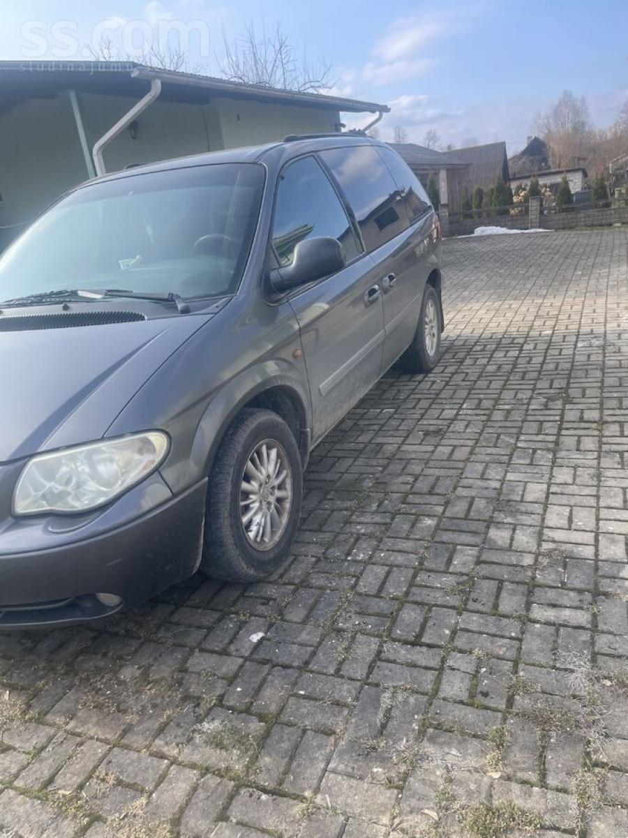 Grey Chrysler Voyager 2004 in Rezekne, with an engine capacity of 2.80 L and mileage of 0 thousand km for 2100 €, photo 3 on AUTOMOTO.COM.LV