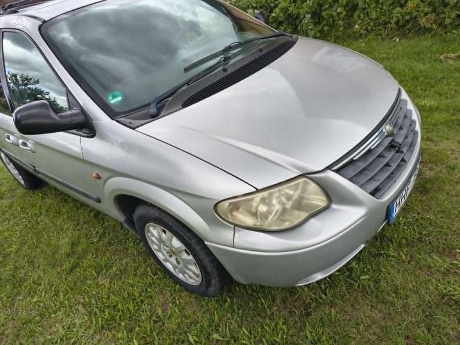 Grey Chrysler Voyager 2004 in Lazdijai, with an engine capacity of 2.78 L and mileage of 288 thousand km for 500 €, photo 3 on AUTOMOTO.COM.LV