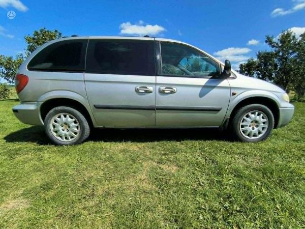 Grey Chrysler Voyager 2004 in Lazdijai, with an engine capacity of 2.78 L and mileage of 288 thousand km for 500 €, photo 3 on AUTOMOTO.COM.LV