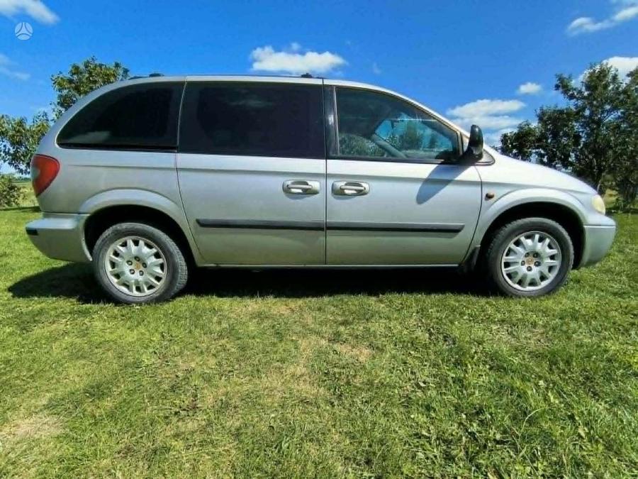 Grey Chrysler Voyager 2004 in Lazdijai, with an engine capacity of 2.78 L and mileage of 288 thousand km for 500 €, photo 4 on AUTOMOTO.COM.LV