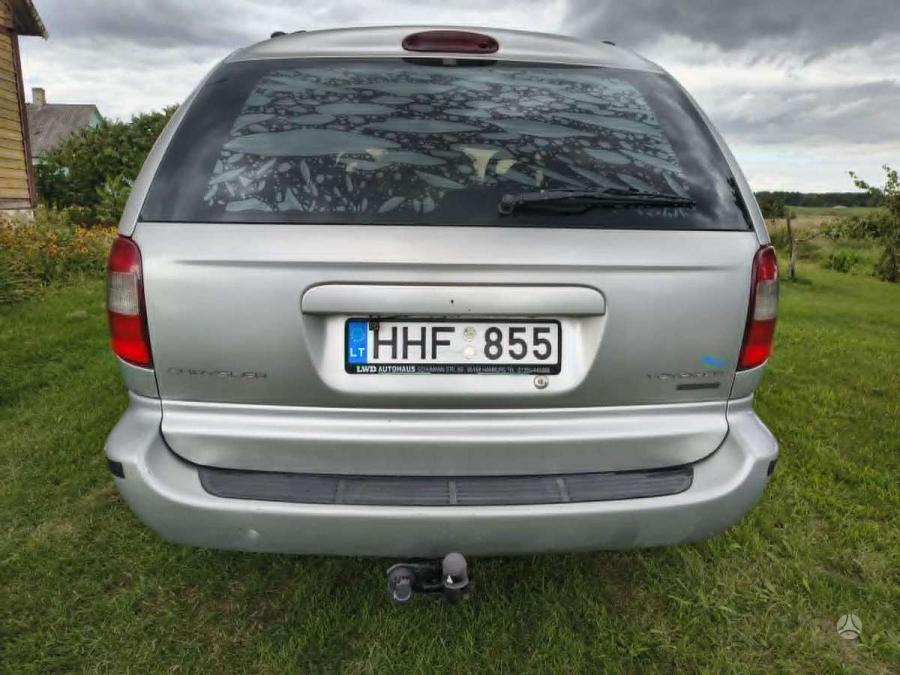 Grey Chrysler Voyager 2004 in Lazdijai, with an engine capacity of 2.78 L and mileage of 288 thousand km for 500 €, photo 6 on AUTOMOTO.COM.LV