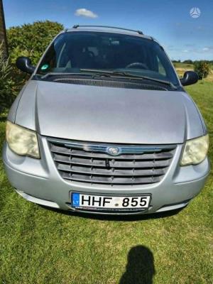 Grey Chrysler Voyager 2004 in Lazdijai, with an engine capacity of 2.78 L and mileage of 288 thousand km for 500 €, photo 8 on AUTOMOTO.COM.LV