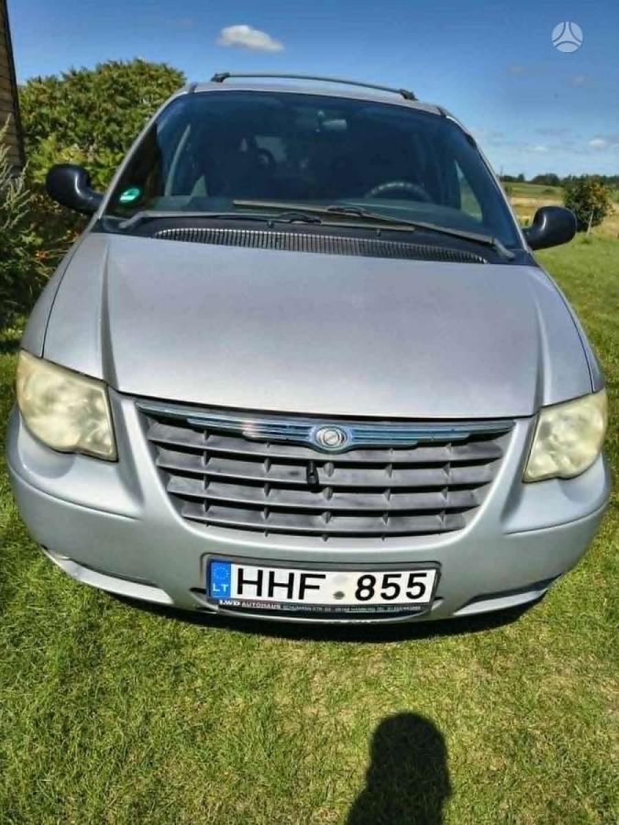 Grey Chrysler Voyager 2004 in Lazdijai, with an engine capacity of 2.78 L and mileage of 288 thousand km for 500 €, photo 8 on AUTOMOTO.COM.LV