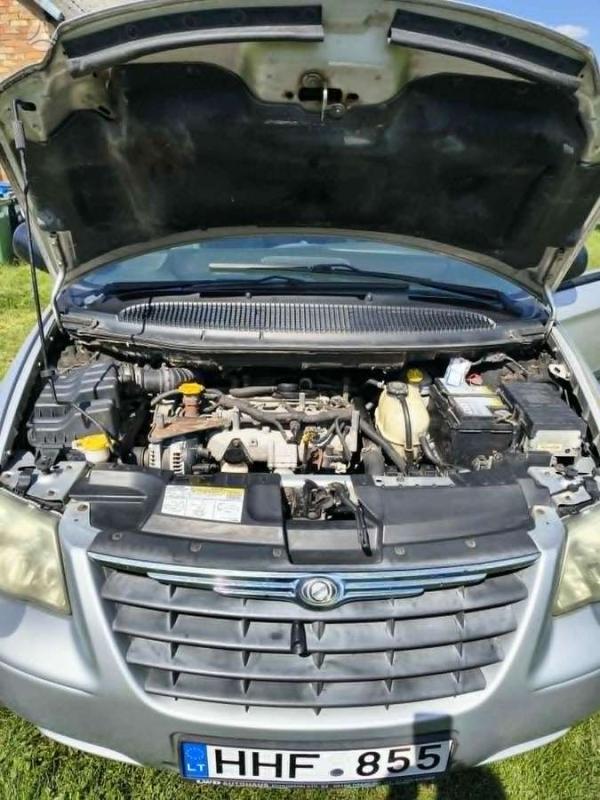 Grey Chrysler Voyager 2004 in Lazdijai, with an engine capacity of 2.78 L and mileage of 288 thousand km for 500 €, photo 8 on AUTOMOTO.COM.LV