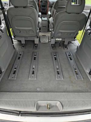 Grey Chrysler Voyager 2004 in Lazdijai, with an engine capacity of 2.78 L and mileage of 288 thousand km for 500 €, photo 13 on AUTOMOTO.COM.LV