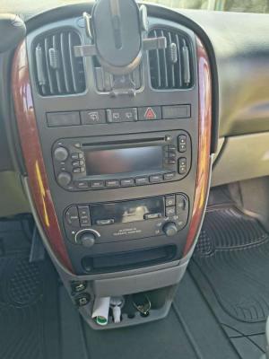 Grey Chrysler Voyager 2004 in Lazdijai, with an engine capacity of 2.78 L and mileage of 288 thousand km for 500 €, photo 17 on AUTOMOTO.COM.LV