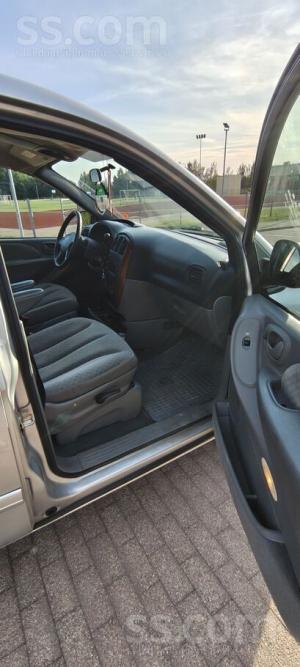 Pelēks Chrysler Voyager 2004 Saldus, ar dzinēja tilpumu 2.80 L un nobraukumu 244 tūkst. km par 1700 €, foto 6 vietnē AUTOMOTO.COM.LV