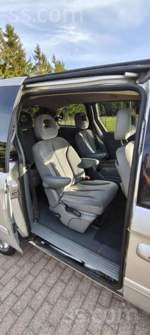 Pelēks Chrysler Voyager 2004 Saldus, ar dzinēja tilpumu 2.80 L un nobraukumu 244 tūkst. km par 1700 €, foto 7 vietnē AUTOMOTO.COM.LV