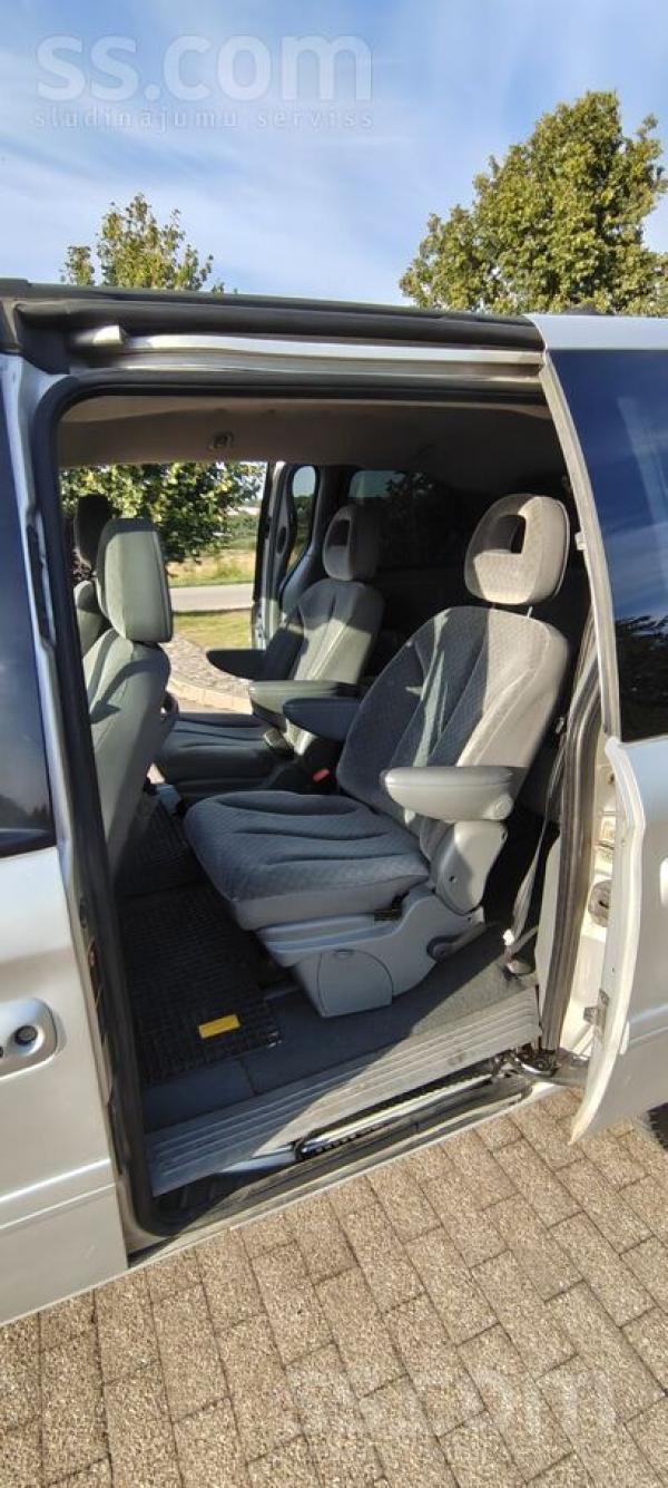 Pelēks Chrysler Voyager 2004 Saldus, ar dzinēja tilpumu 2.80 L un nobraukumu 244 tūkst. km par 1700 €, foto 7 vietnē AUTOMOTO.COM.LV
