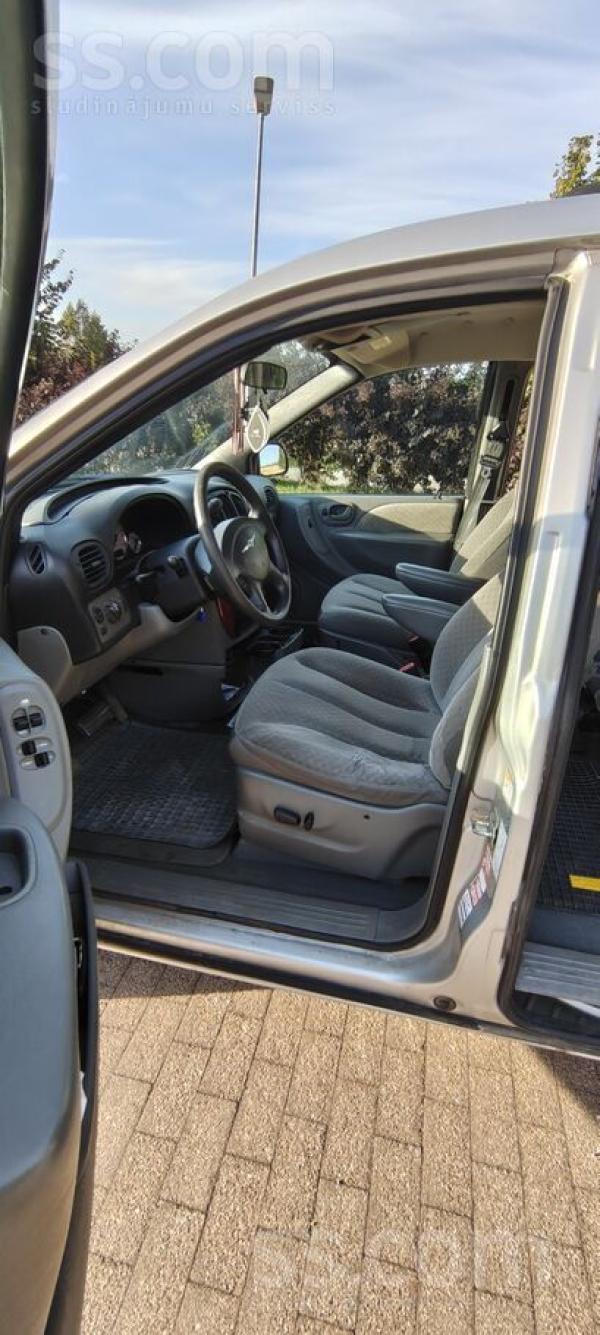 Pelēks Chrysler Voyager 2004 Saldus, ar dzinēja tilpumu 2.80 L un nobraukumu 244 tūkst. km par 1700 €, foto 8 vietnē AUTOMOTO.COM.LV