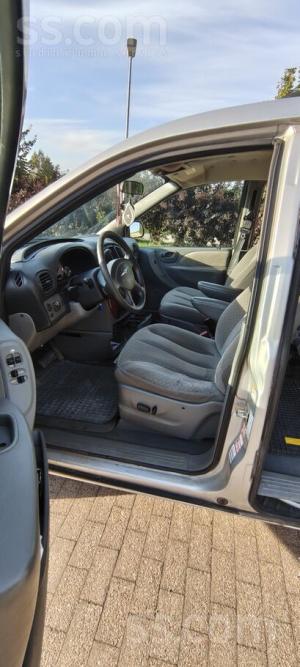 Pelēks Chrysler Voyager 2004 Saldus, ar dzinēja tilpumu 2.80 L un nobraukumu 244 tūkst. km par 1700 €, foto 9 vietnē AUTOMOTO.COM.LV