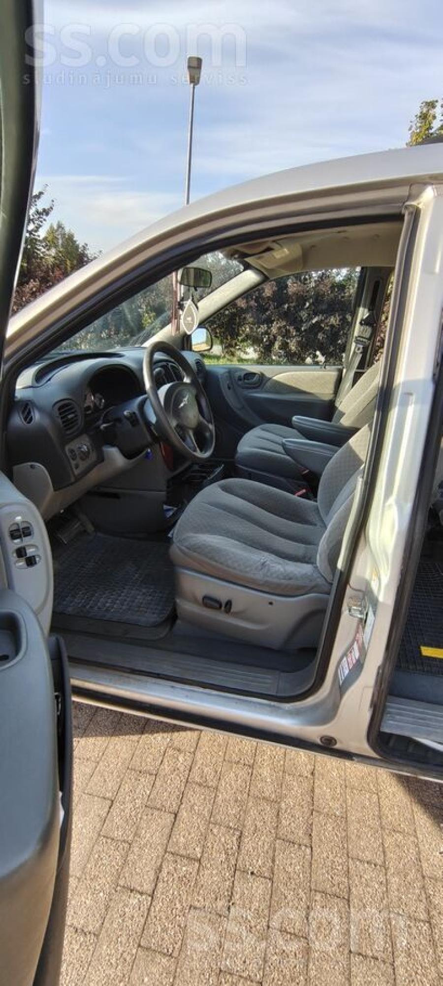 Pelēks Chrysler Voyager 2004 Saldus, ar dzinēja tilpumu 2.80 L un nobraukumu 244 tūkst. km par 1700 €, foto 9 vietnē AUTOMOTO.COM.LV